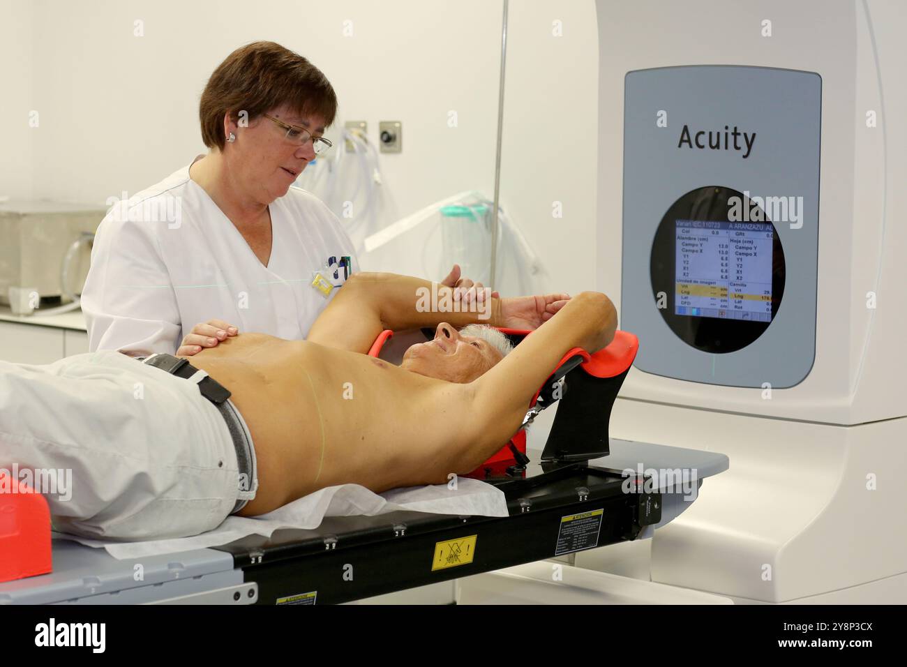 The Acuity system continues the Varian tradition of innovation by combining advanced 2D and 3D ...
