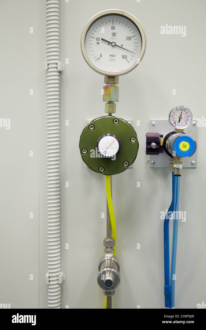 pressure valve Environmental Scanning Electron Microscope ESEM QuantaTM ...