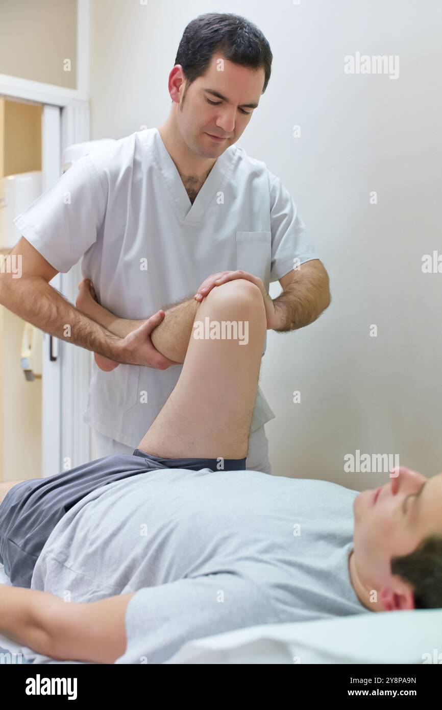 Mobilization passive knee flexion win hi-res stock photography and ...