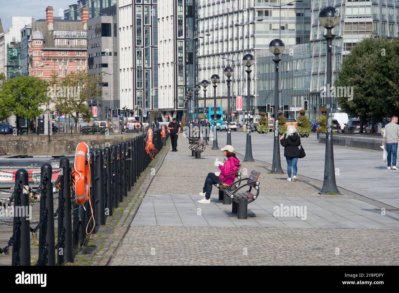People on a sidewalk in Liverpool city center, UK Stock Photo - Alamy