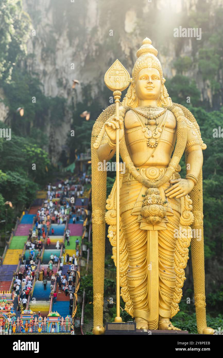 Batu Caves Hindu Temple, Selangor, Malaysia. Golden statue of Lord ...