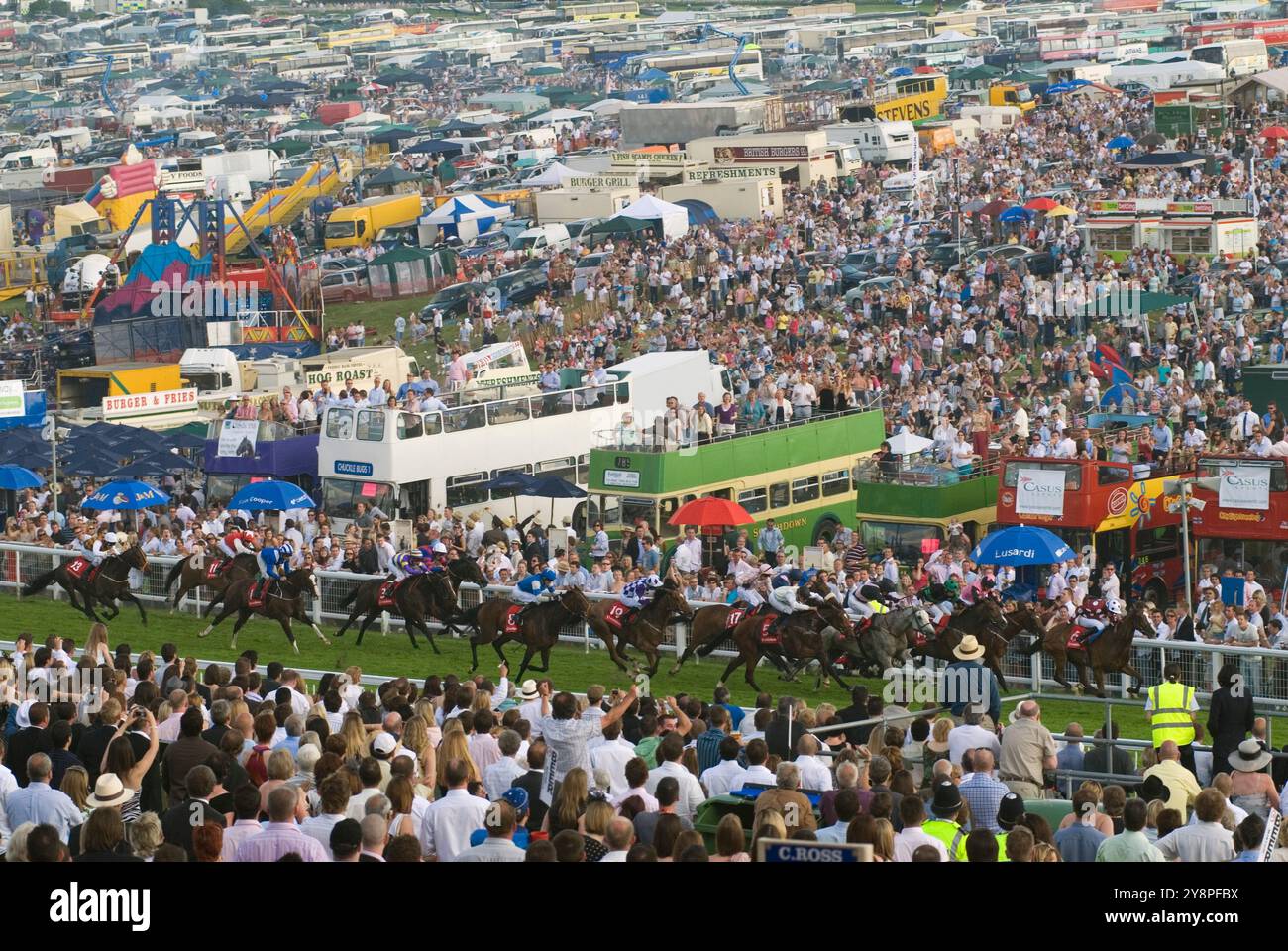 Crowd cheering at epsom downs hi-res stock photography and images - Alamy