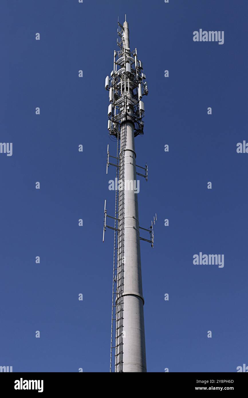 Transmission tower mast hi-res stock photography and images - Alamy
