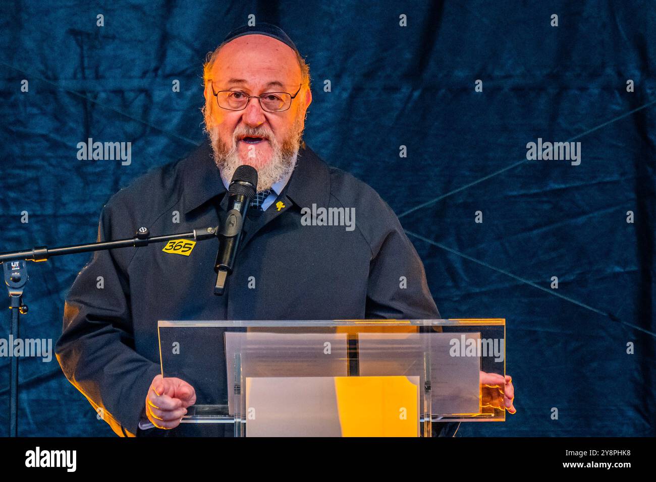 London, UK. 6th Oct, 2024. Chief Rabbi Sir Ephraim Mirvis speaks ...