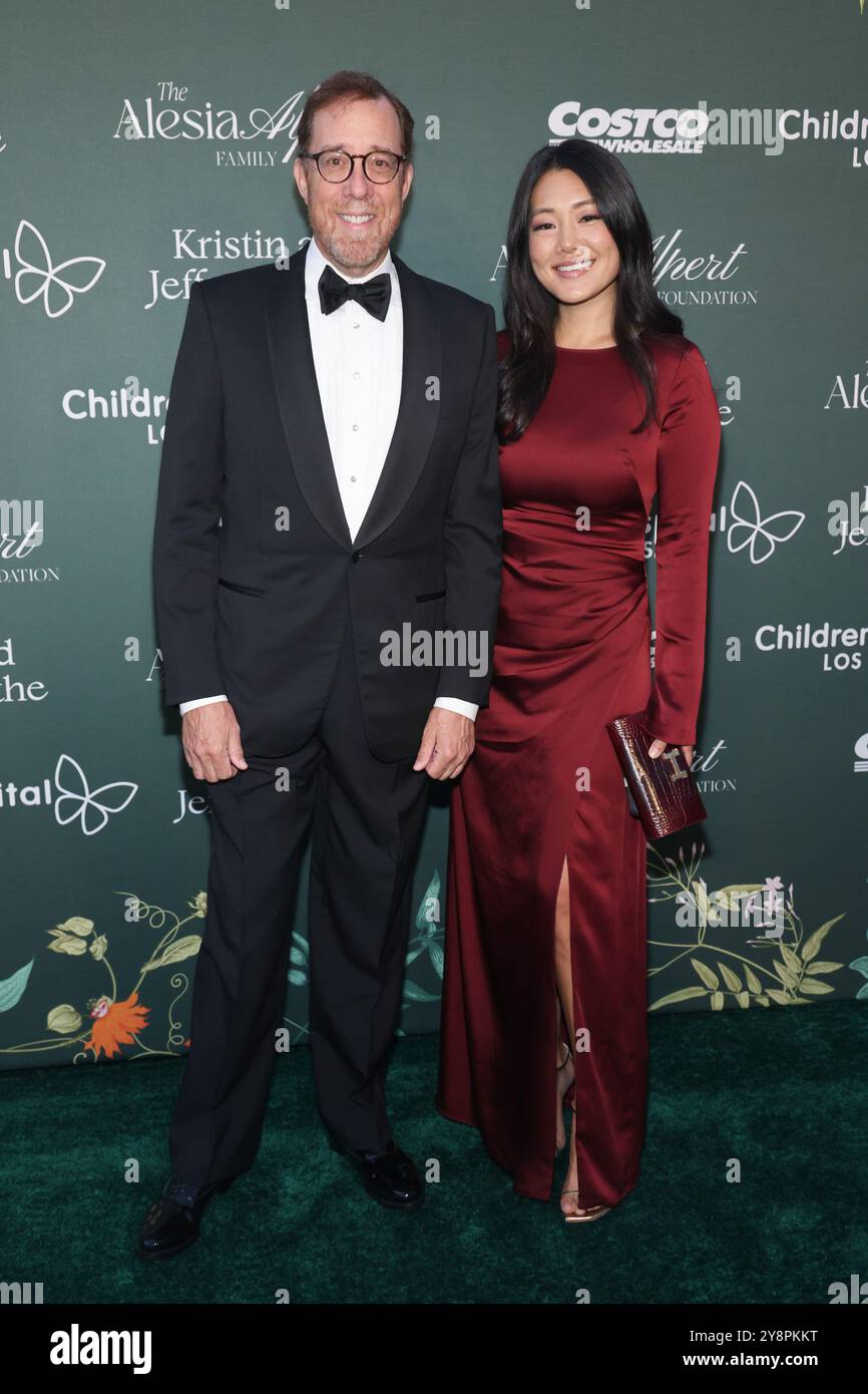 Los Angeles, USA. 06th Oct, 2024. Rob Minkoff and Crystal Kung Minkoff ...