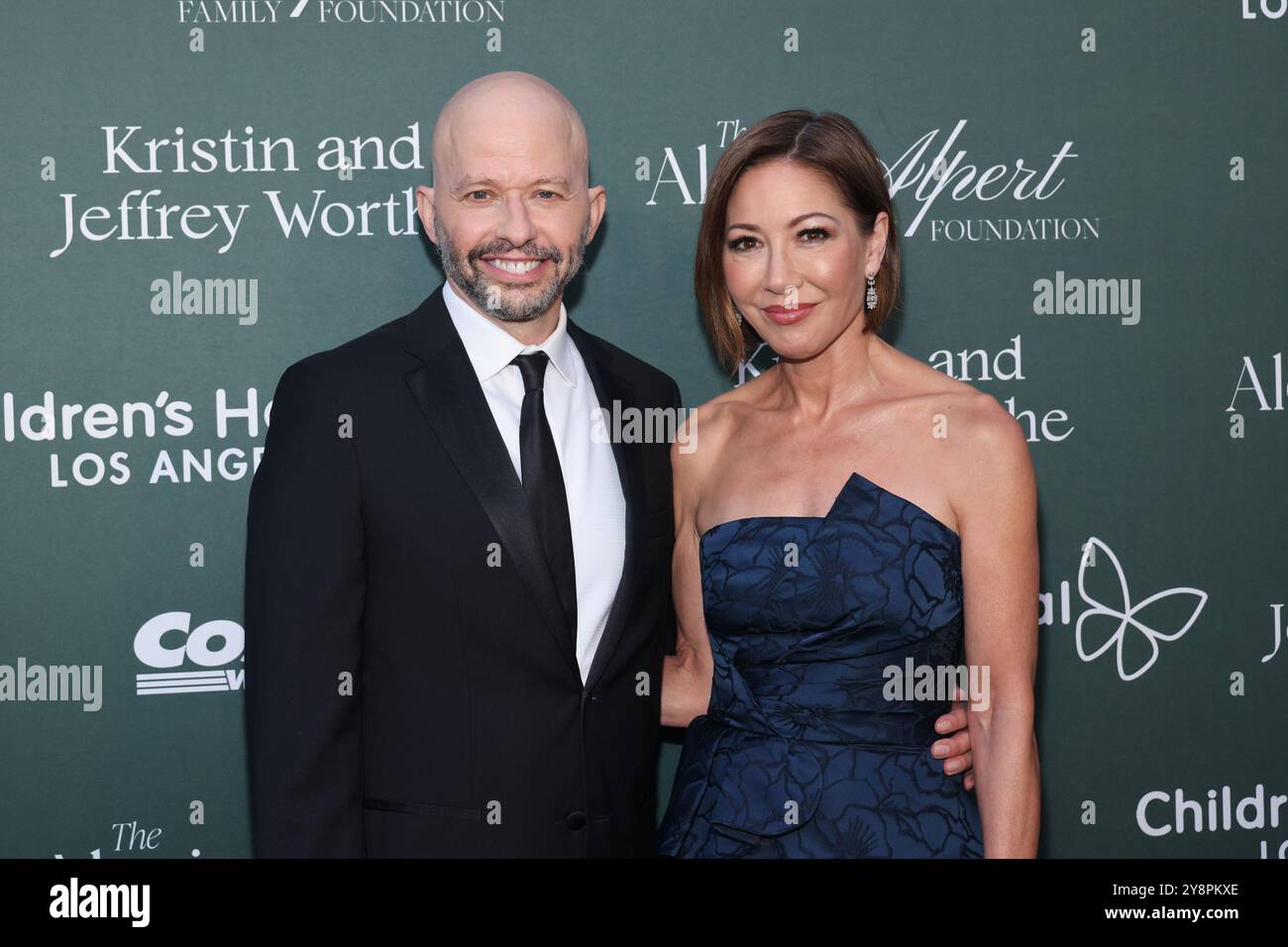 Los Angeles, USA. 06th Oct, 2024. Jon Cryer and Lisa Joyner attends the ...