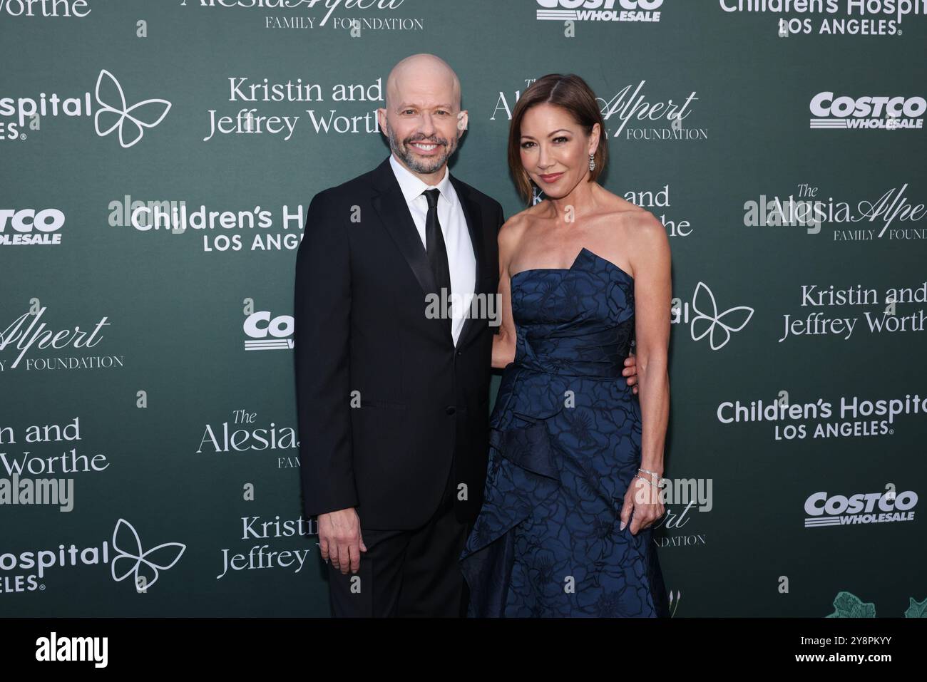Los Angeles, USA. 06th Oct, 2024. Jon Cryer and Lisa Joyner attends the ...