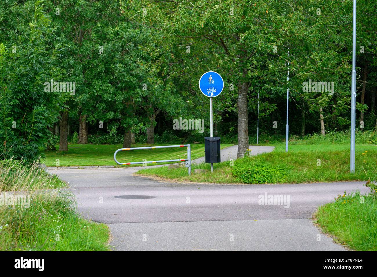 Intertwining paths hi-res stock photography and images - Alamy