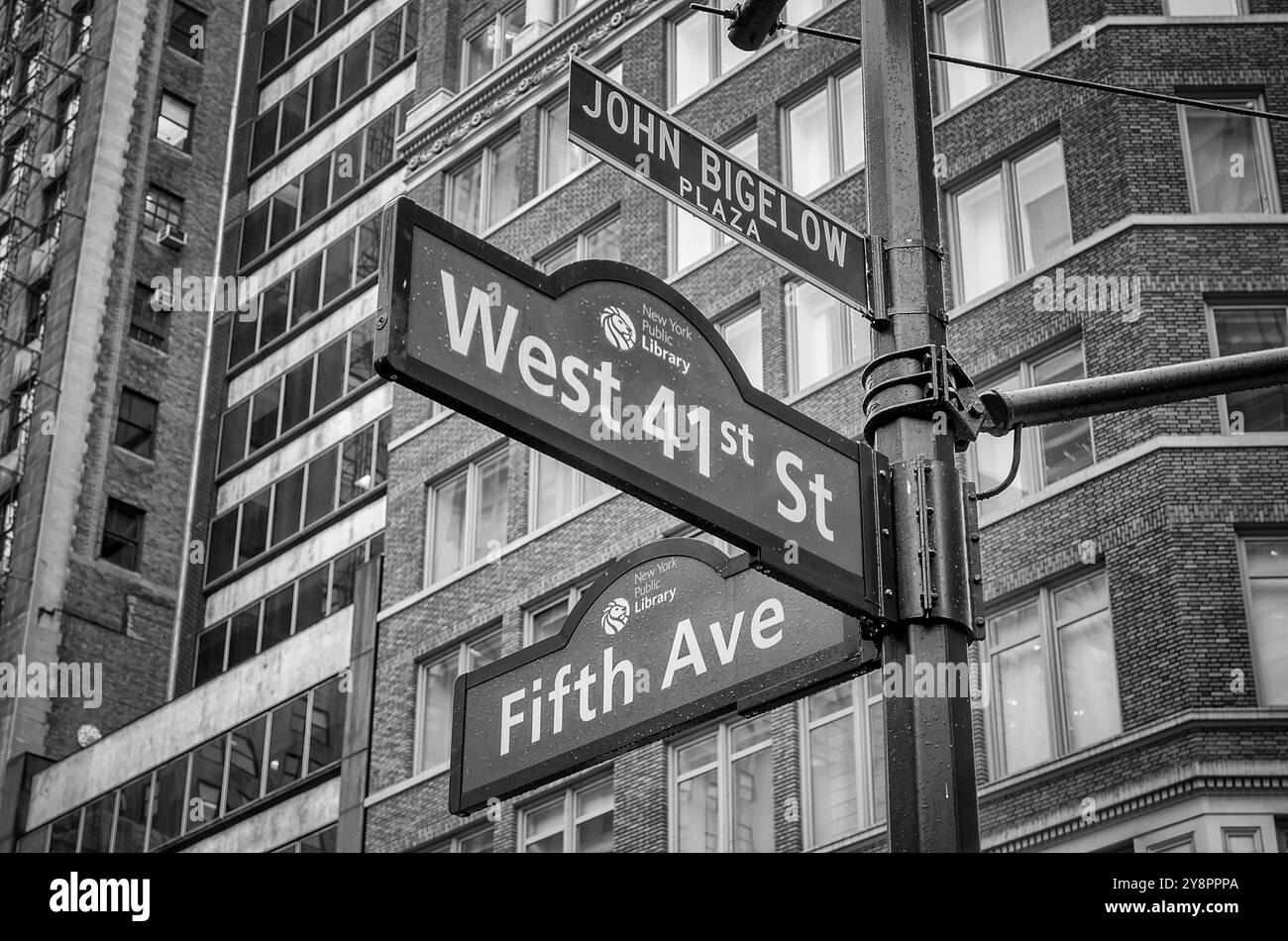 5th Avenue sign in front of the Public Library in Midtown Manhattan ...