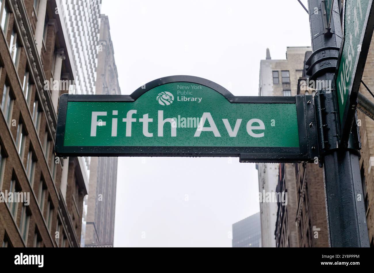 5th Avenue sign in front of the Public Library in Midtown Manhattan ...