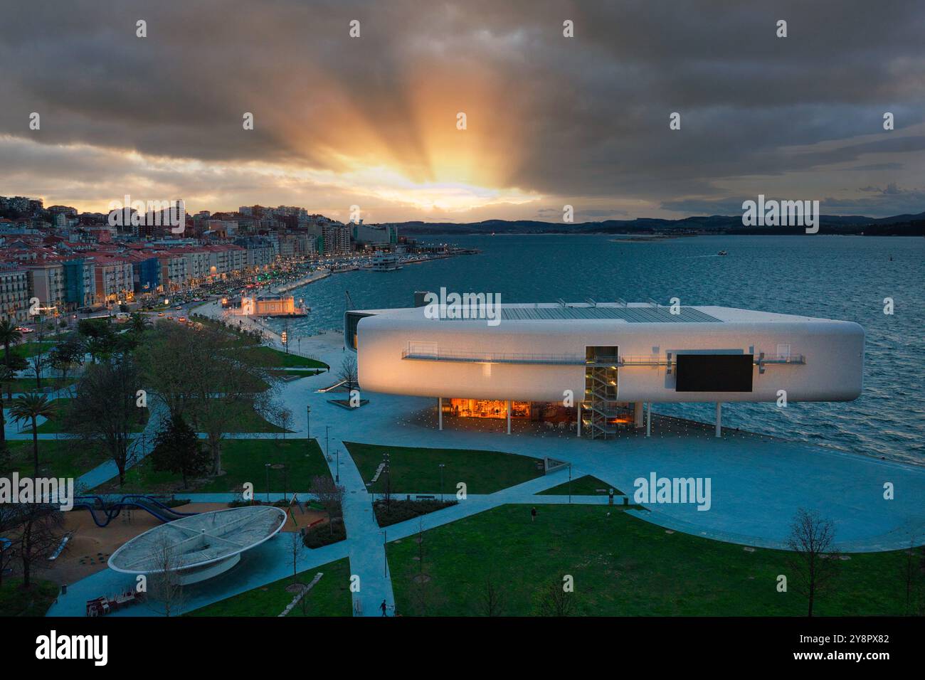 Botin Center Museum Art and Culture, Architect Renzo Piano, Jardines de ...