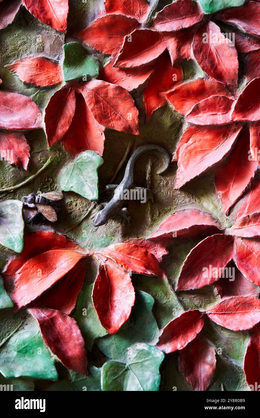 Puerta fachada de la Natividad, La Sagrada Familia Basilica. Barcelona ...