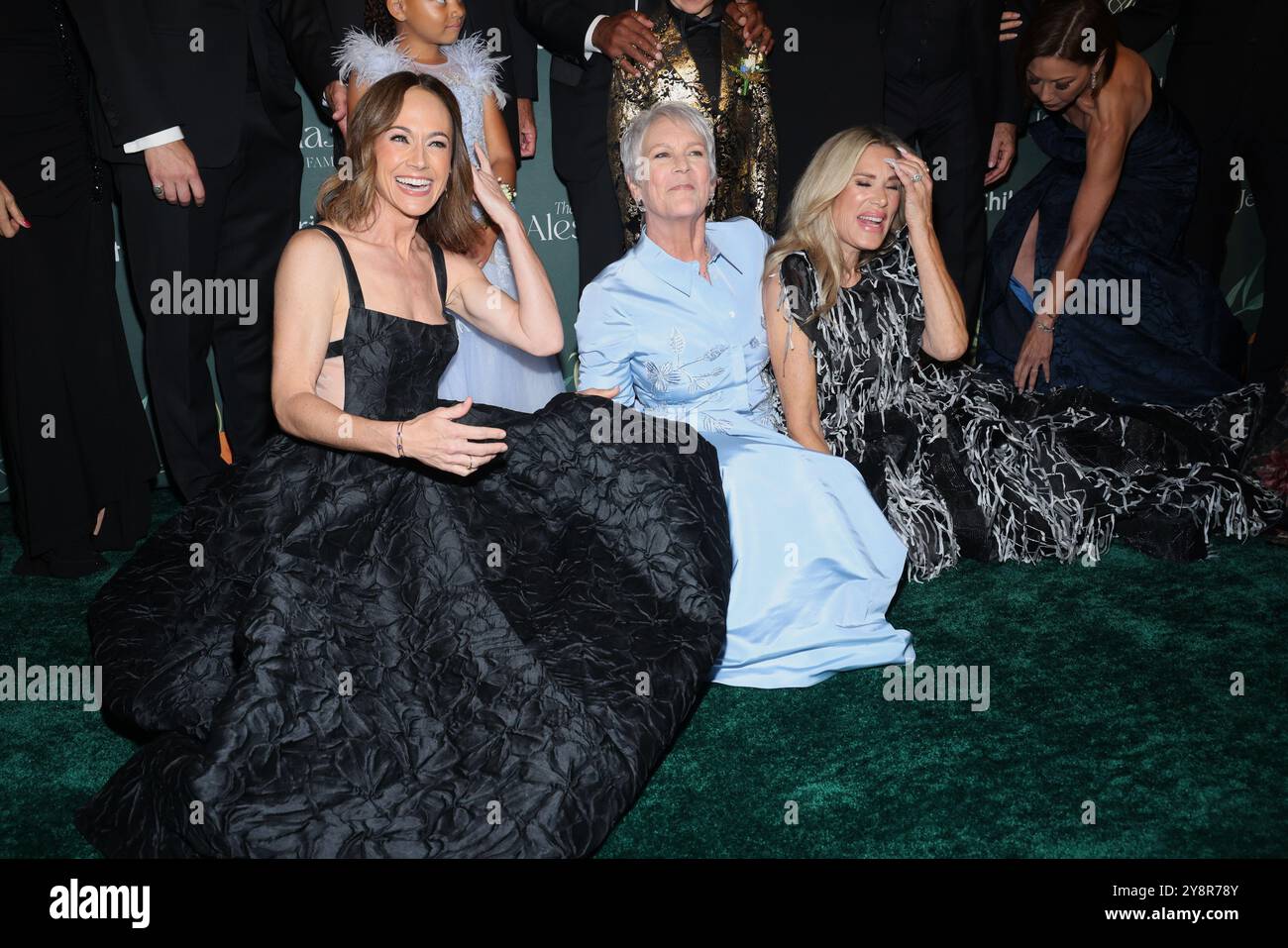 Los Angeles, USA. 06th Oct, 2024. Nikki DeLoach, Jamie Lee Curtis, and ...
