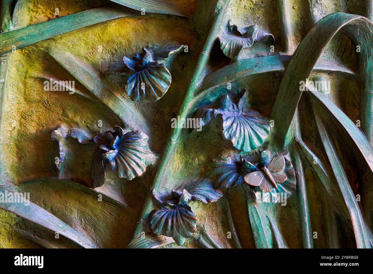 Puerta fachada de la Natividad, La Sagrada Familia Basilica. Barcelona ...
