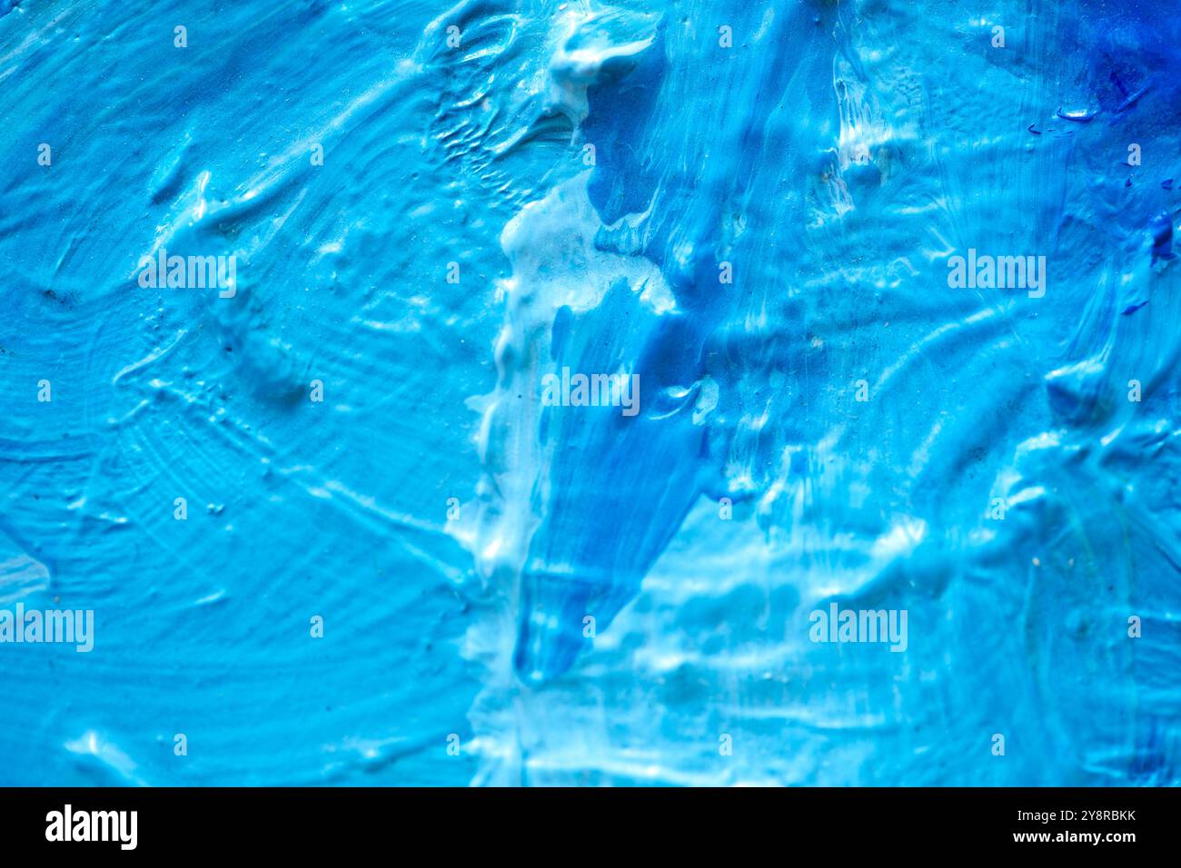 Blue oil color on a painting palette Stock Photo - Alamy