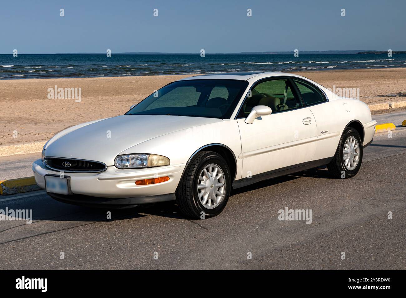 Vintage buick riviera hi-res stock photography and images - Alamy