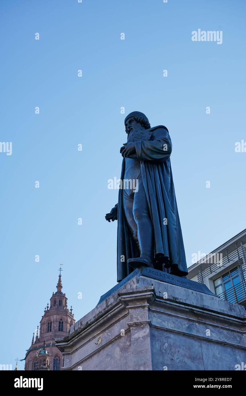 Gutenberg statue monument in Mainz, Germany Stock Photo - Alamy