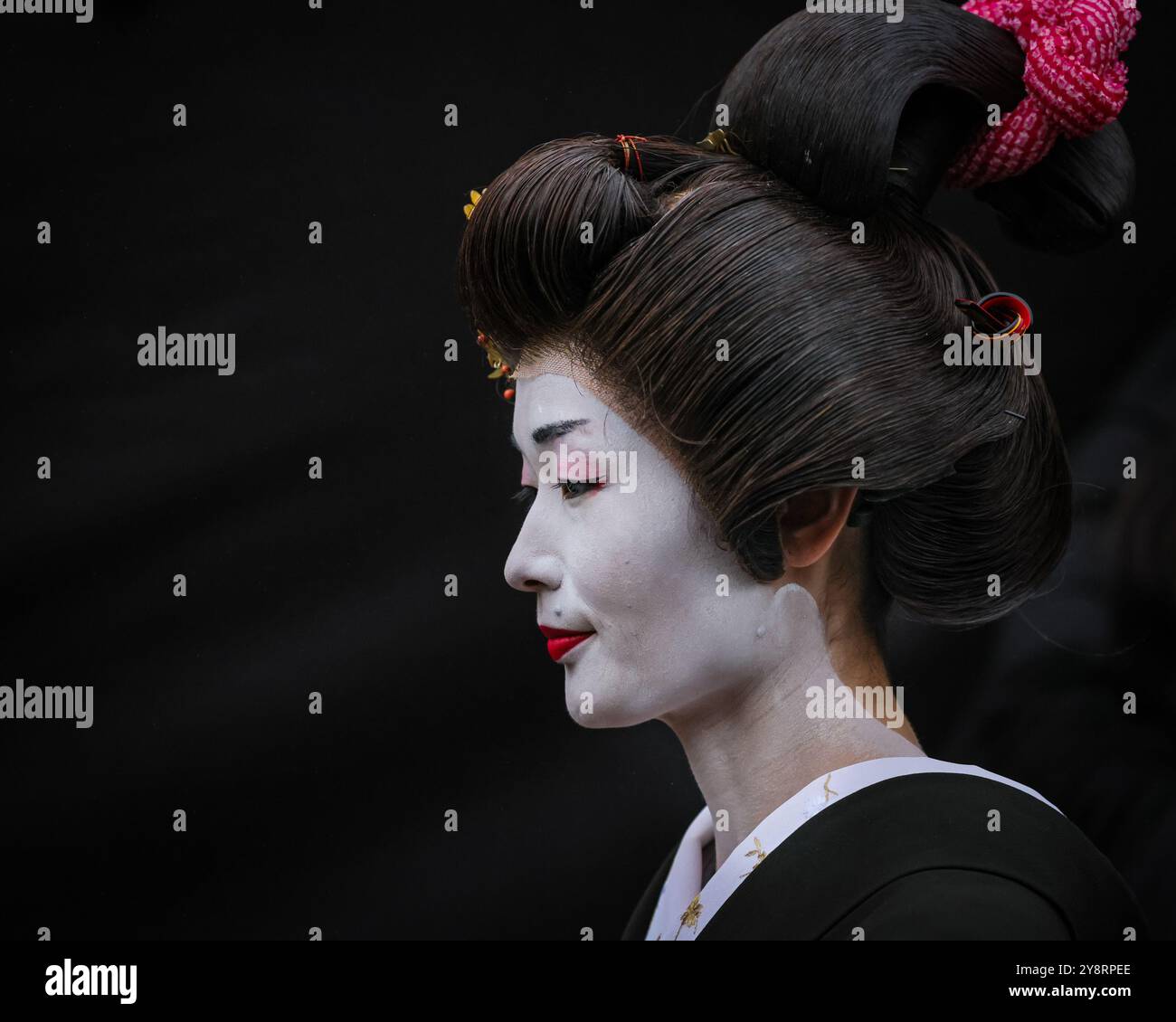 Traditional japanese performers in elaborate costumes hi-res stock ...