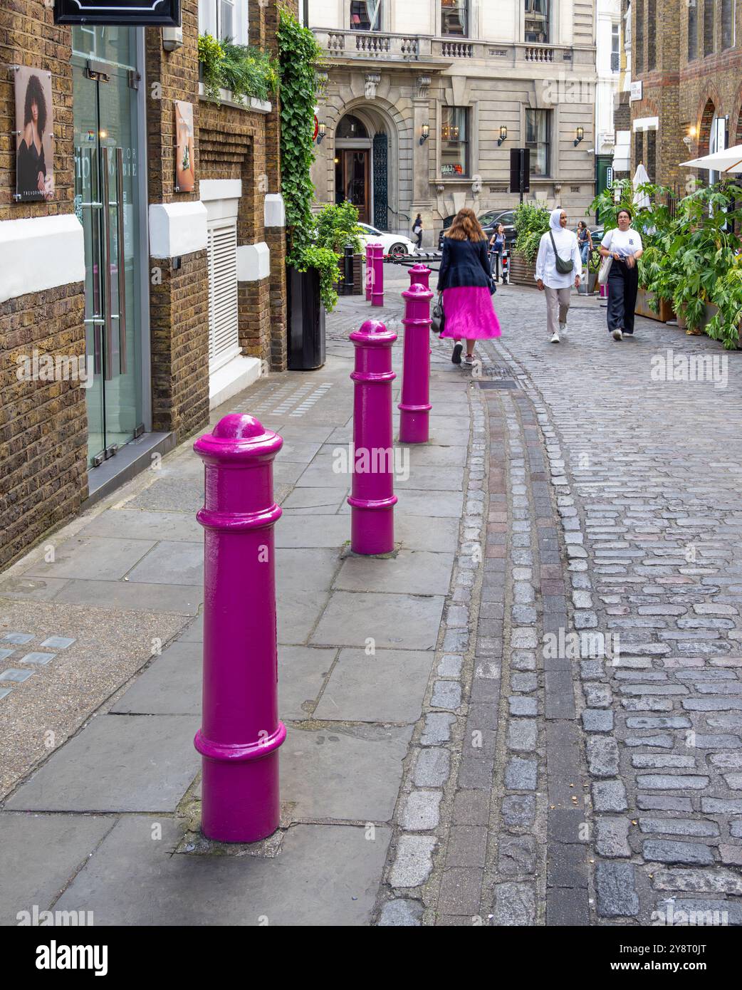 London, United Kingdom - June 25, 2024: A charming cobblestone street ...