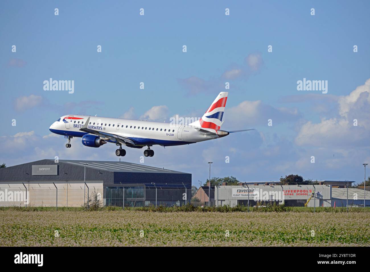 BRITISH AIRWAYS EMBRAER E-190, G-LCAH, approaching runway 27 from ...