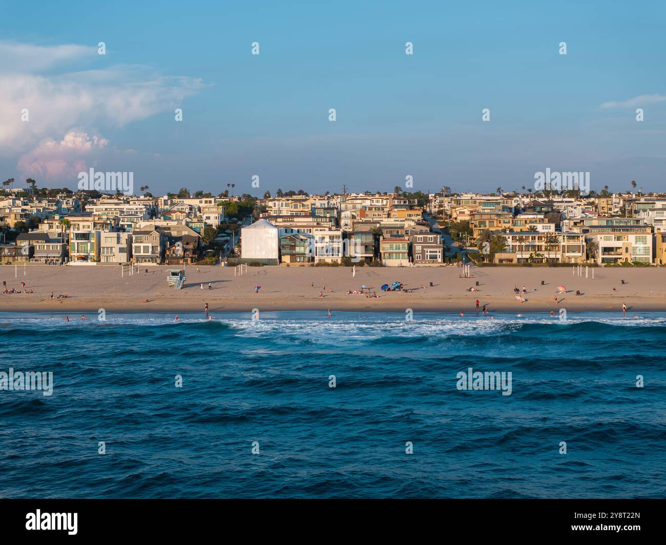 Luxury homes manhattan beach hi-res stock photography and images - Alamy