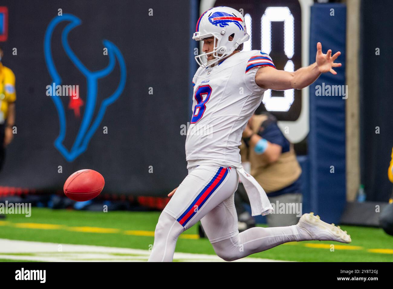 Sam martin bills hi-res stock photography and images - Alamy