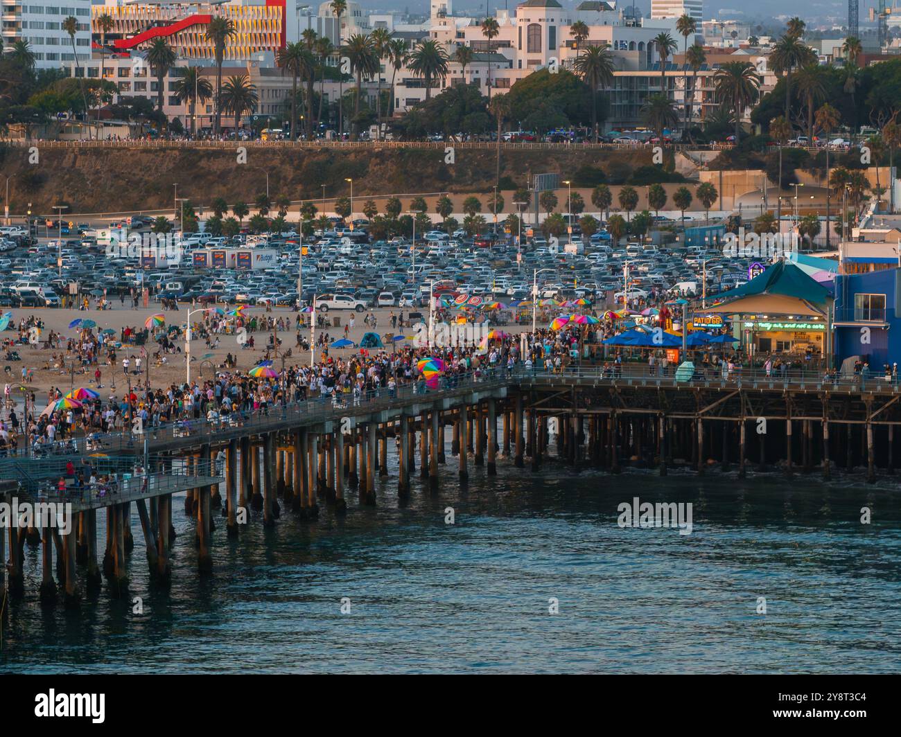 Los angeles crowd crowds people hi-res stock photography and images - Alamy