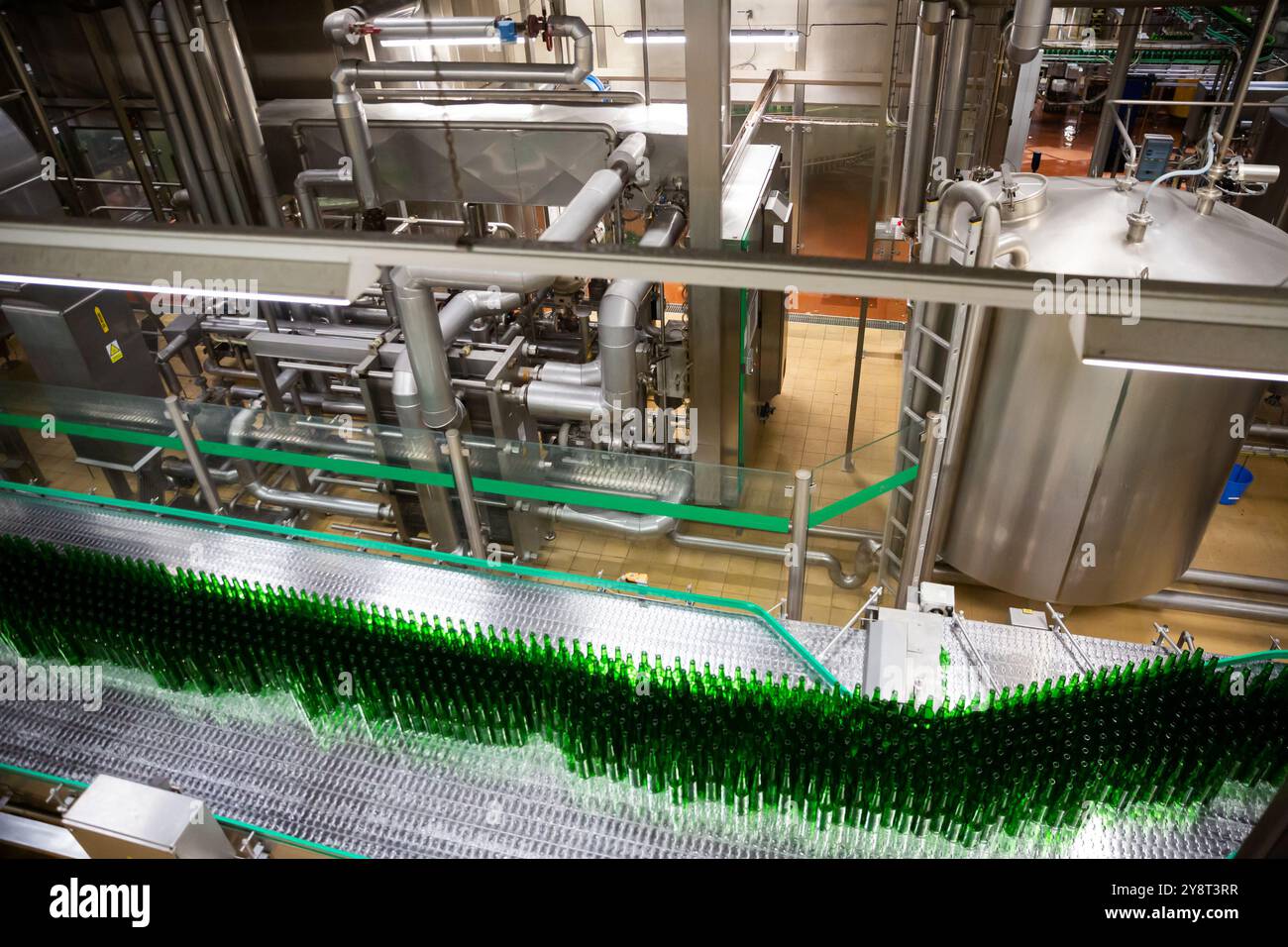 Bottling lines hi-res stock photography and images - Alamy