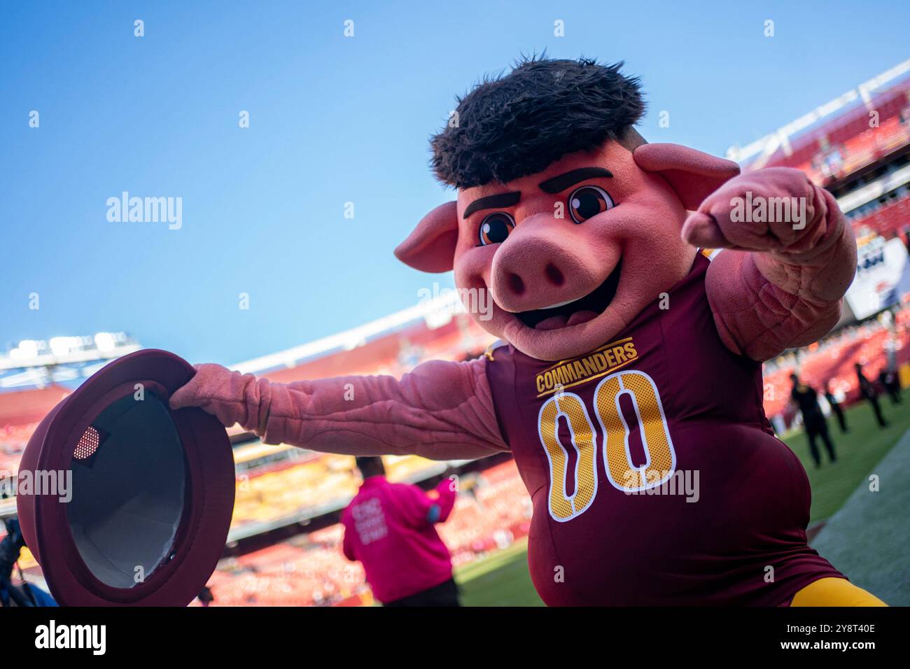 Landover, United States. 06th Oct, 2024. Washington Commanders mascot ...