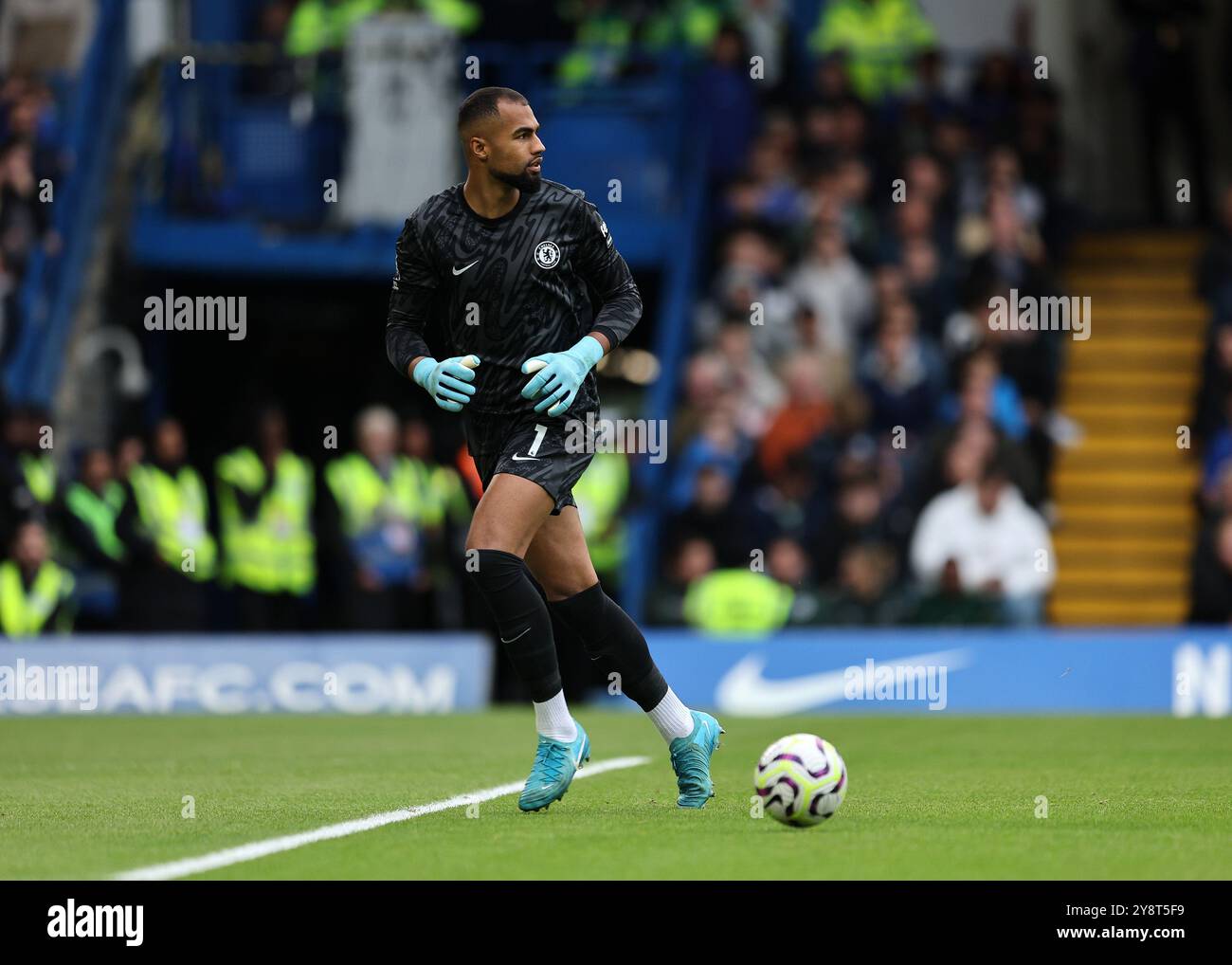 London, UK. 6th October 2024; Stamford Bridge, Chelsea, London, England ...