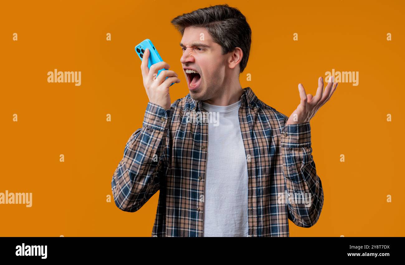Nervous man arguing mobile phone hi-res stock photography and images ...