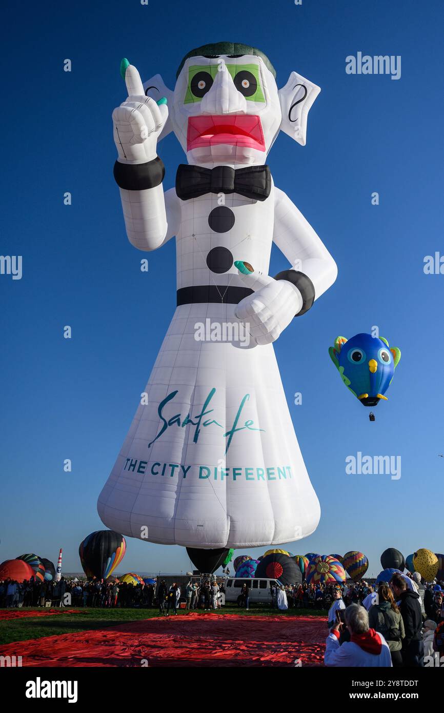 The Zozobra hot air balloon readies for flight after it is fully ...