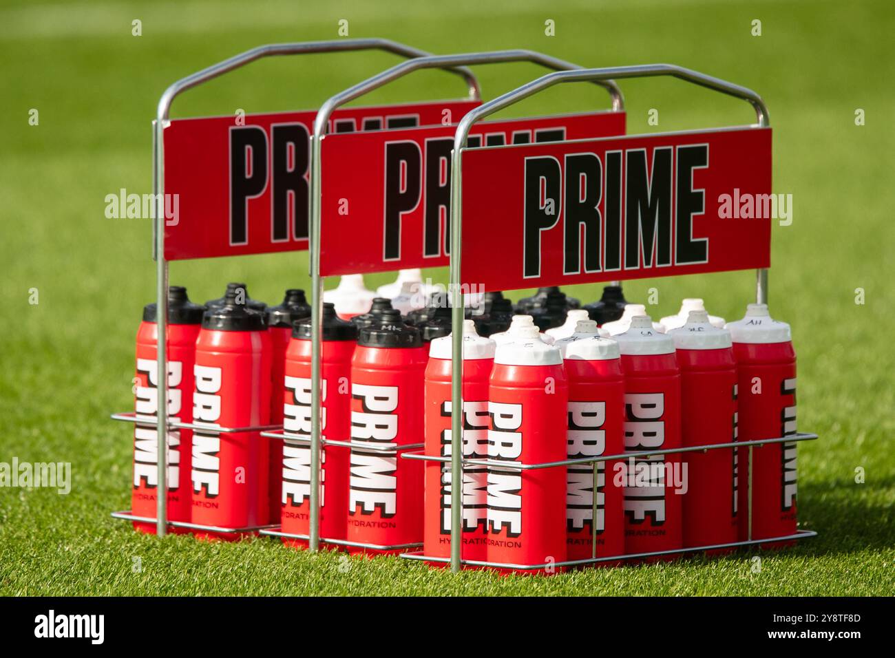 Arsenal water bottle hi-res stock photography and images - Alamy