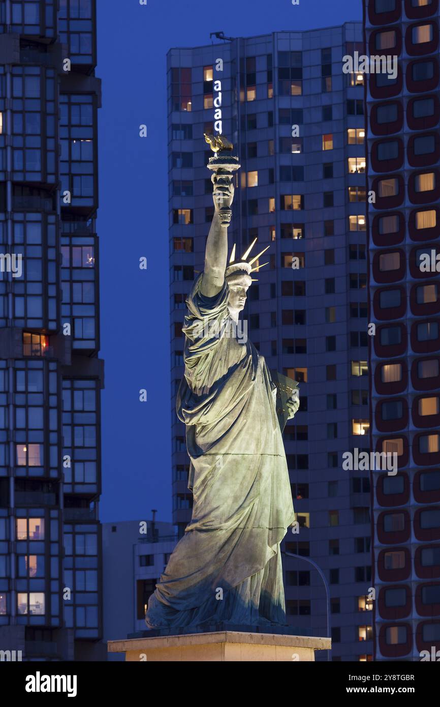 The statue of Liberty, Paris, France, Europe Stock Photo - Alamy
