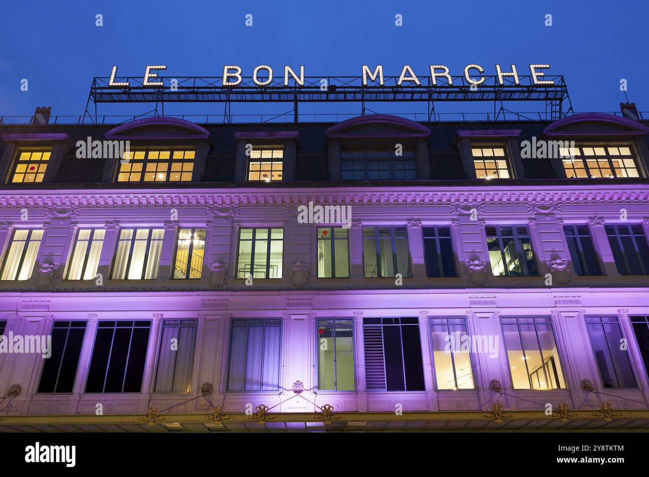 Empty bon marche shop hi-res stock photography and images - Alamy