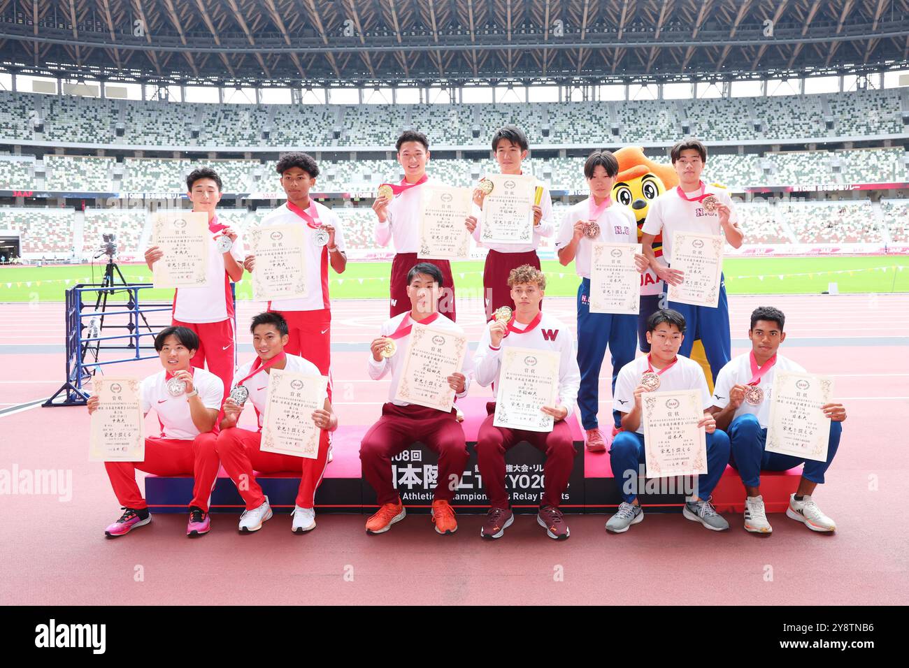 Tokyo, Japan. 6th Oct, 2024. (L-R) Chuo University team group, Waseda ...