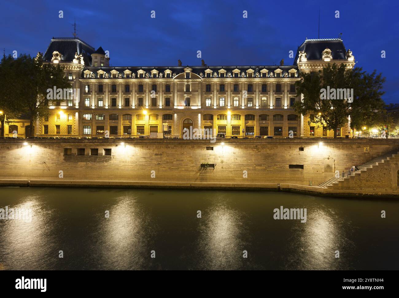 Police office paris hi-res stock photography and images - Alamy