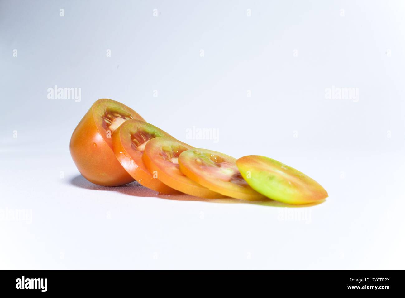 how to cut tomatoes Stock Photo - Alamy