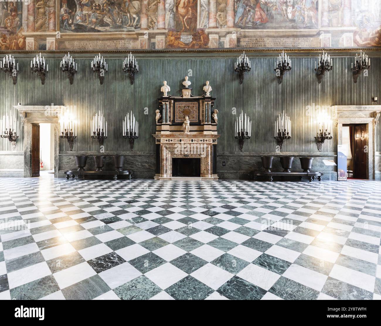 Perspective view royal palace hi-res stock photography and images - Alamy