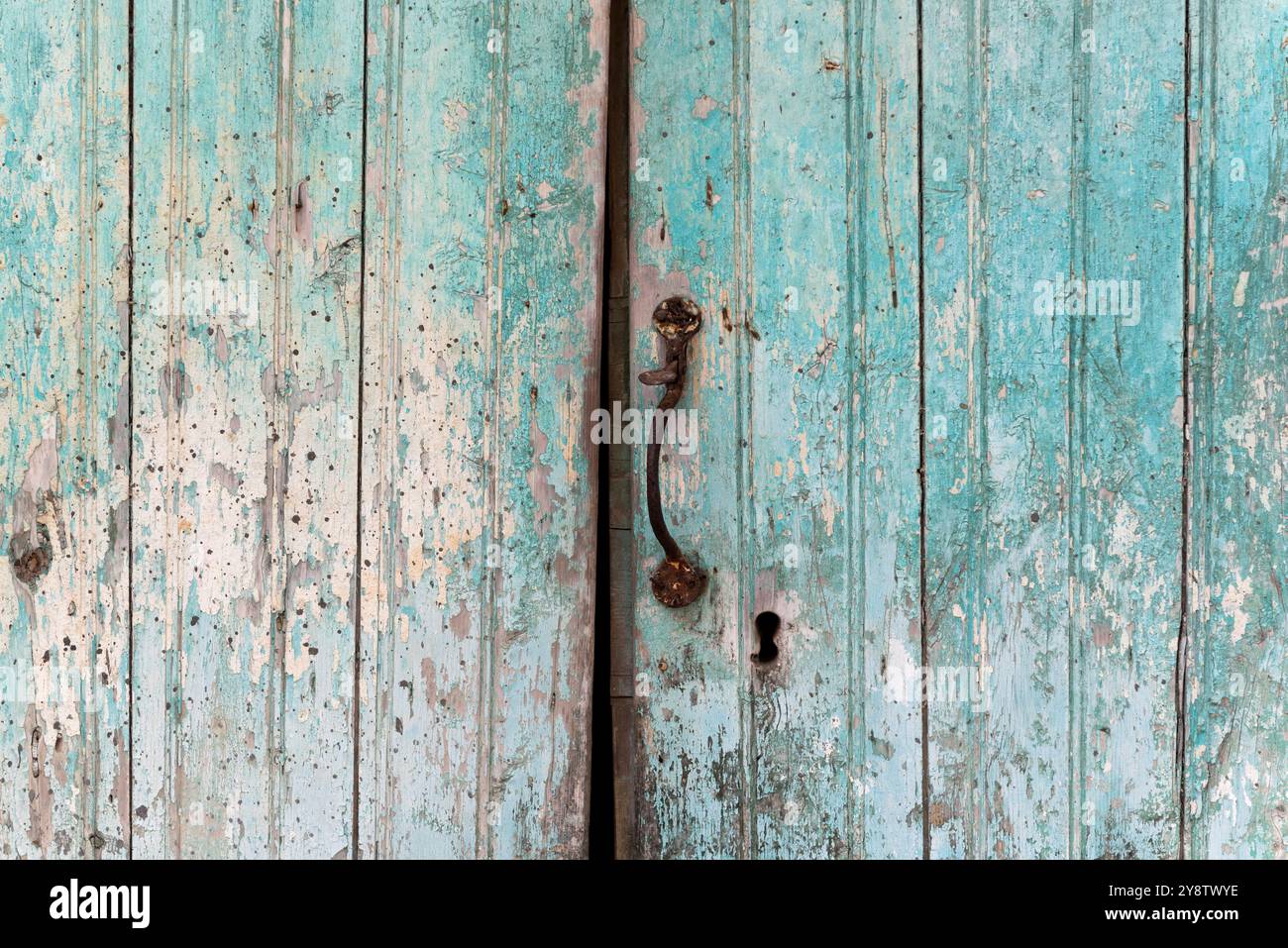 Damaged wooden door Stock Photo - Alamy