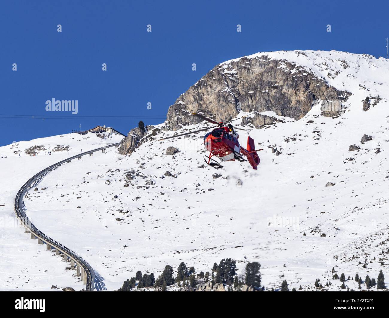 Alpine helicopters hi-res stock photography and images - Alamy