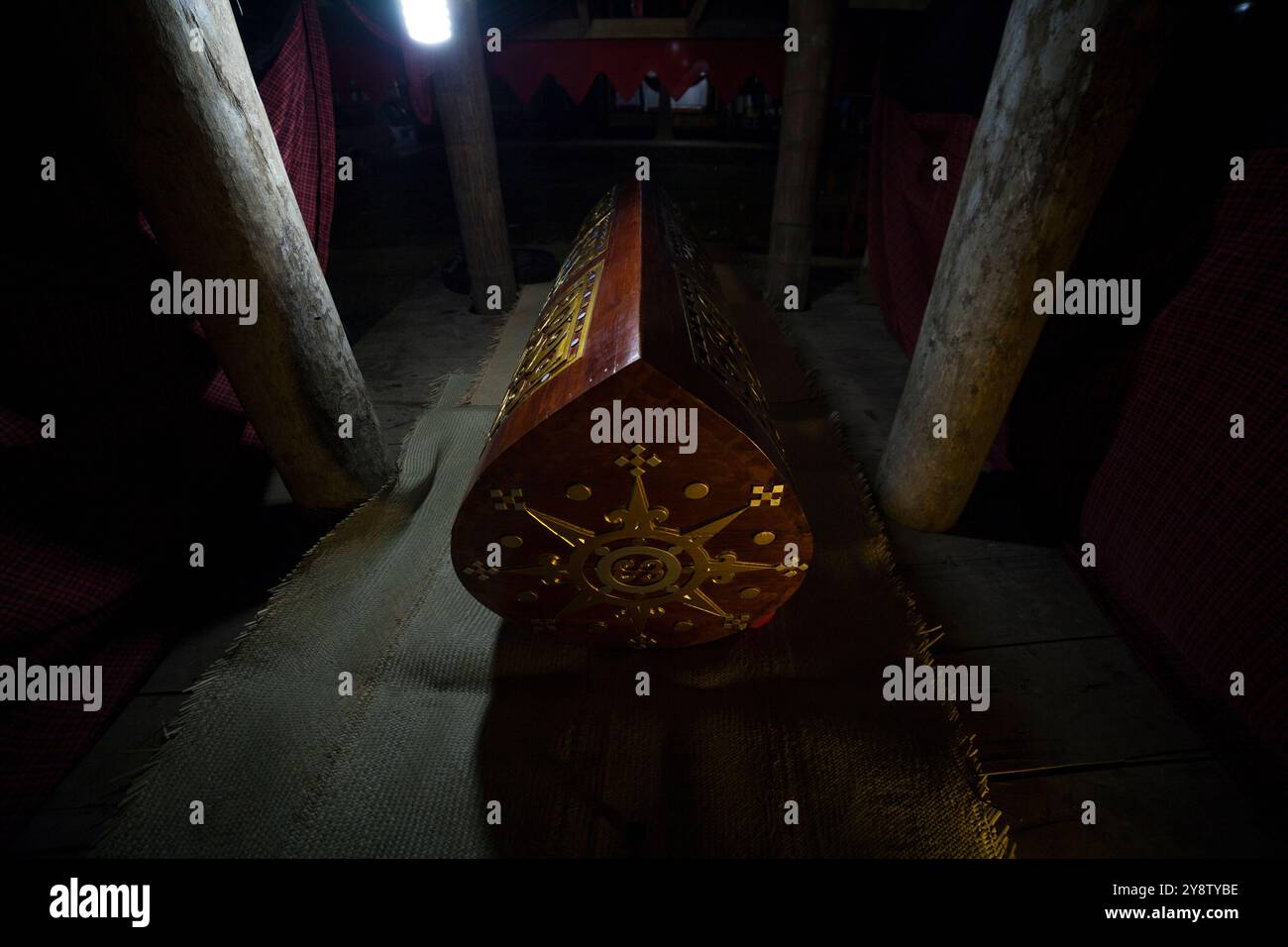 the toraja coffin, Indonesia Stock Photo - Alamy