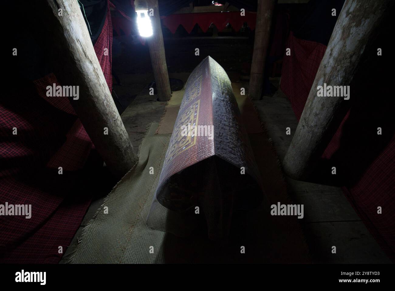 the toraja coffin Stock Photo - Alamy