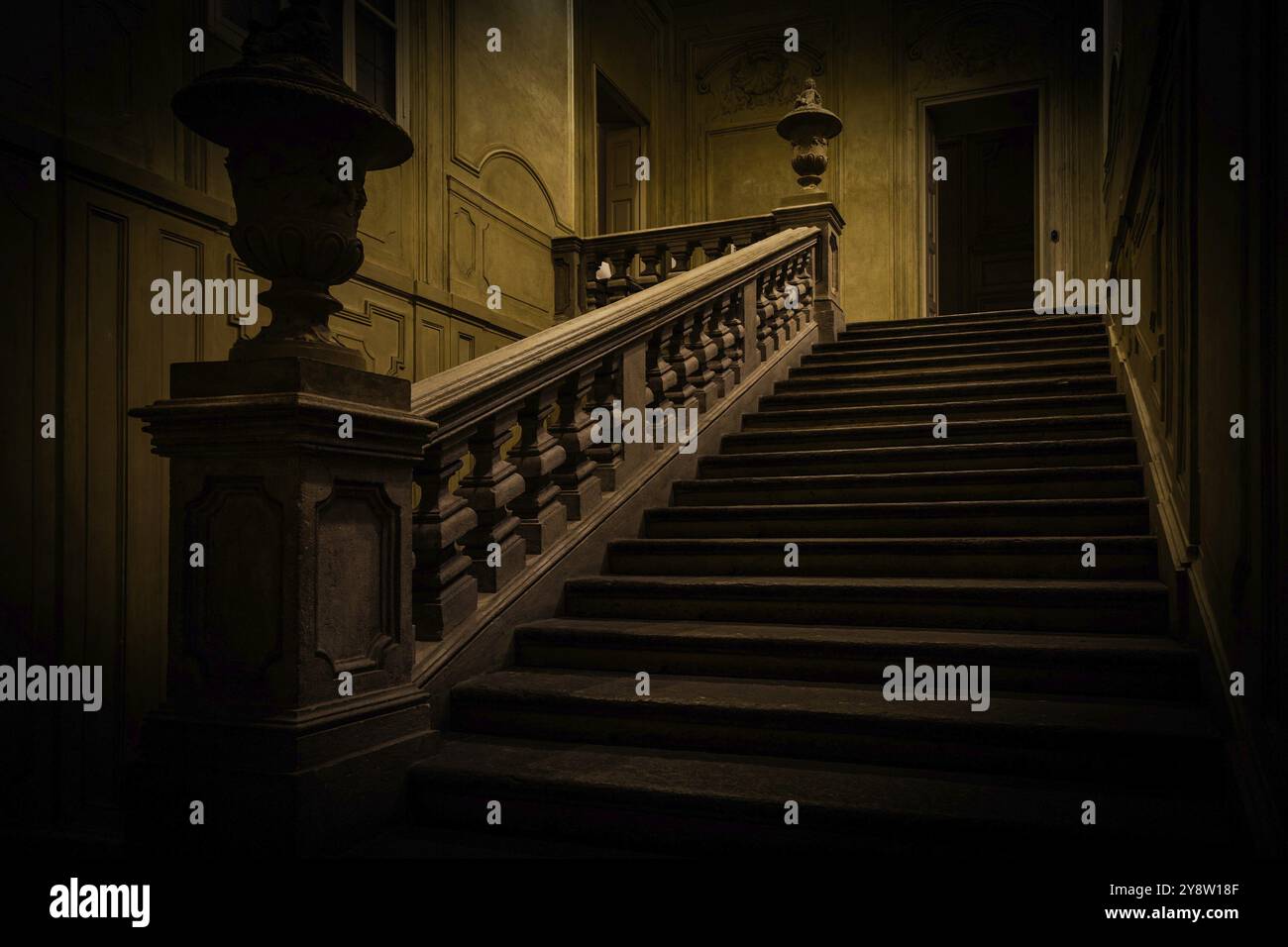 Home dark empty stairs hi-res stock photography and images - Alamy