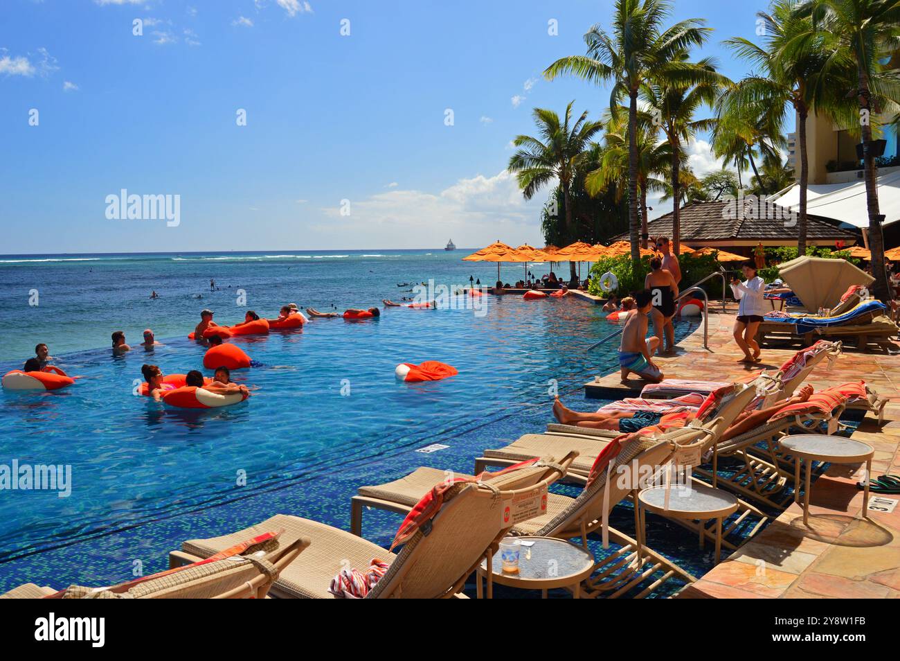 Hawaii swimming pool hi-res stock photography and images - Alamy