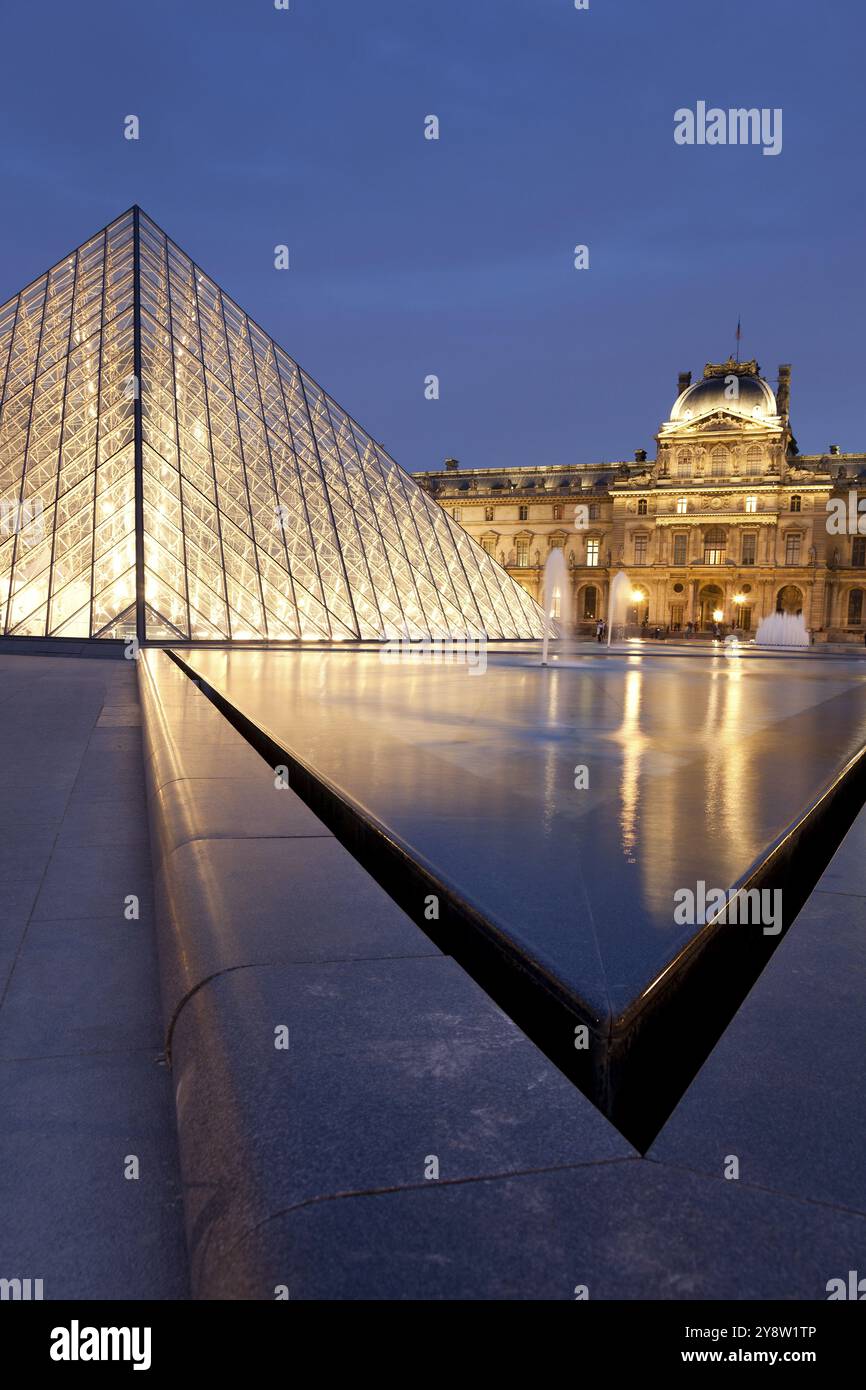 Museums louvre hi-res stock photography and images - Alamy