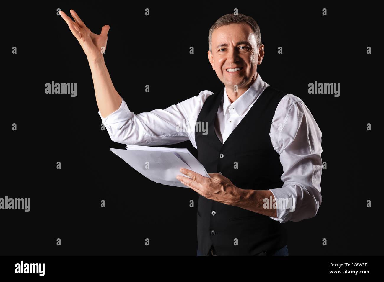 Reading script stage hi-res stock photography and images - Alamy