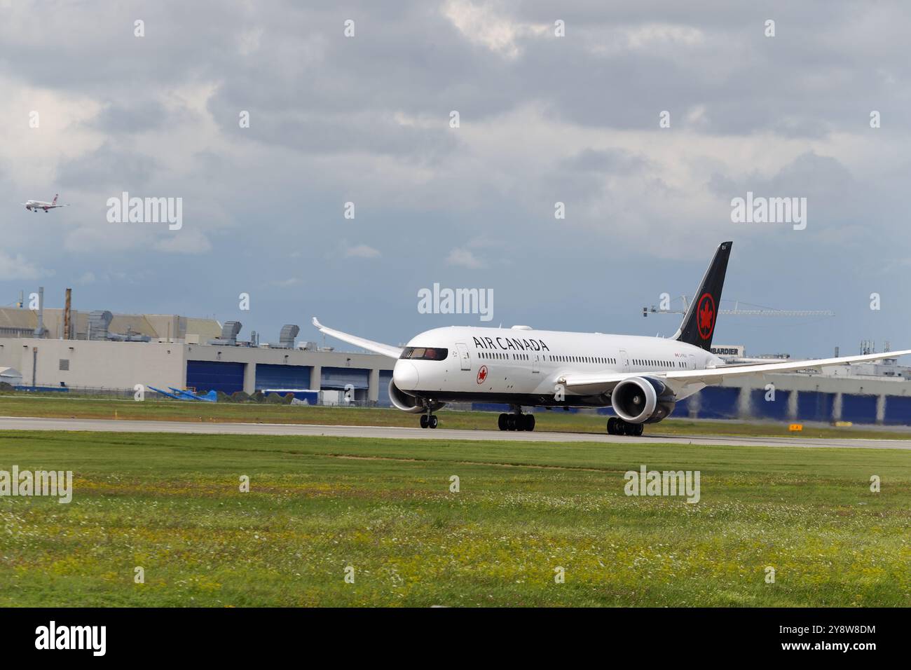 Air Canada's Boeing 787-9 Dreamliner taxing an the tarmac of the ...