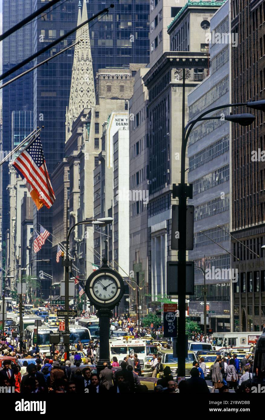 1990 HISTORICAL CROWD STREET SCENE FIFTH AVENUE MANHATTAN NEW YORK CITY ...