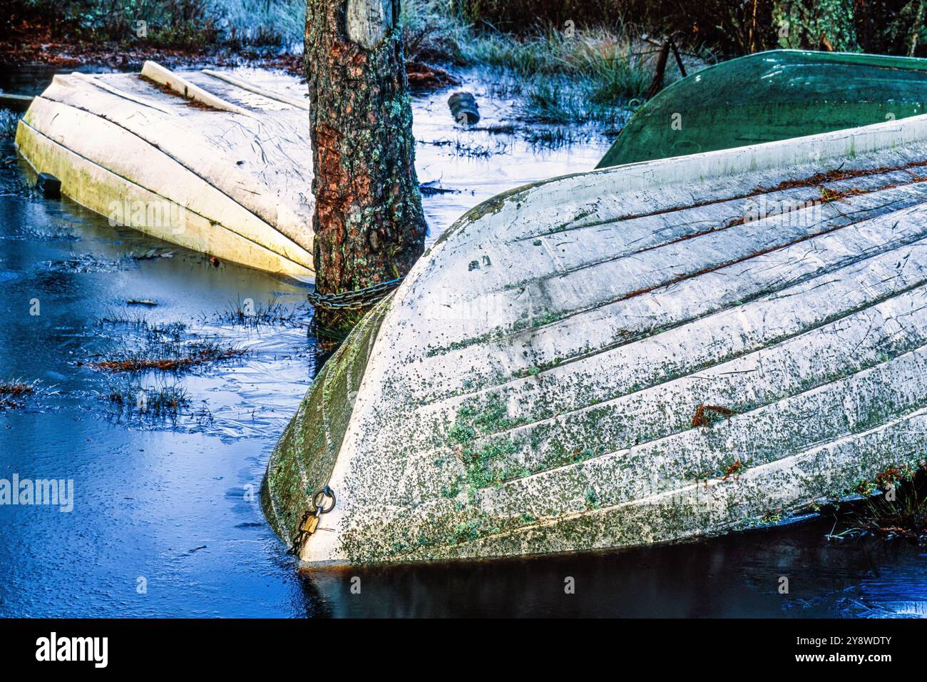 Boats in frozen waters hi-res stock photography and images - Alamy